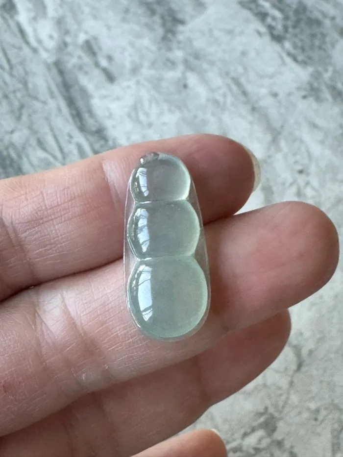 Translucent Burmese Jade Pea pod | Carving